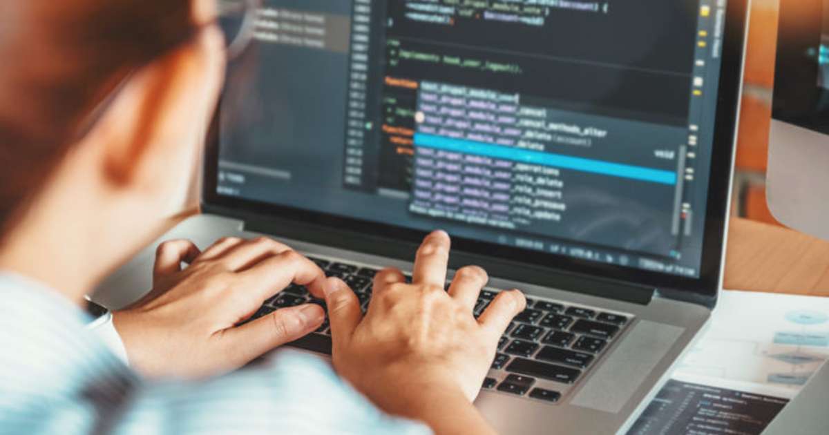 O que faz e quanto ganha um programador?