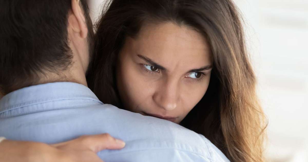 É alvo de inveja? Use essas orações para afastar o mau-olhado