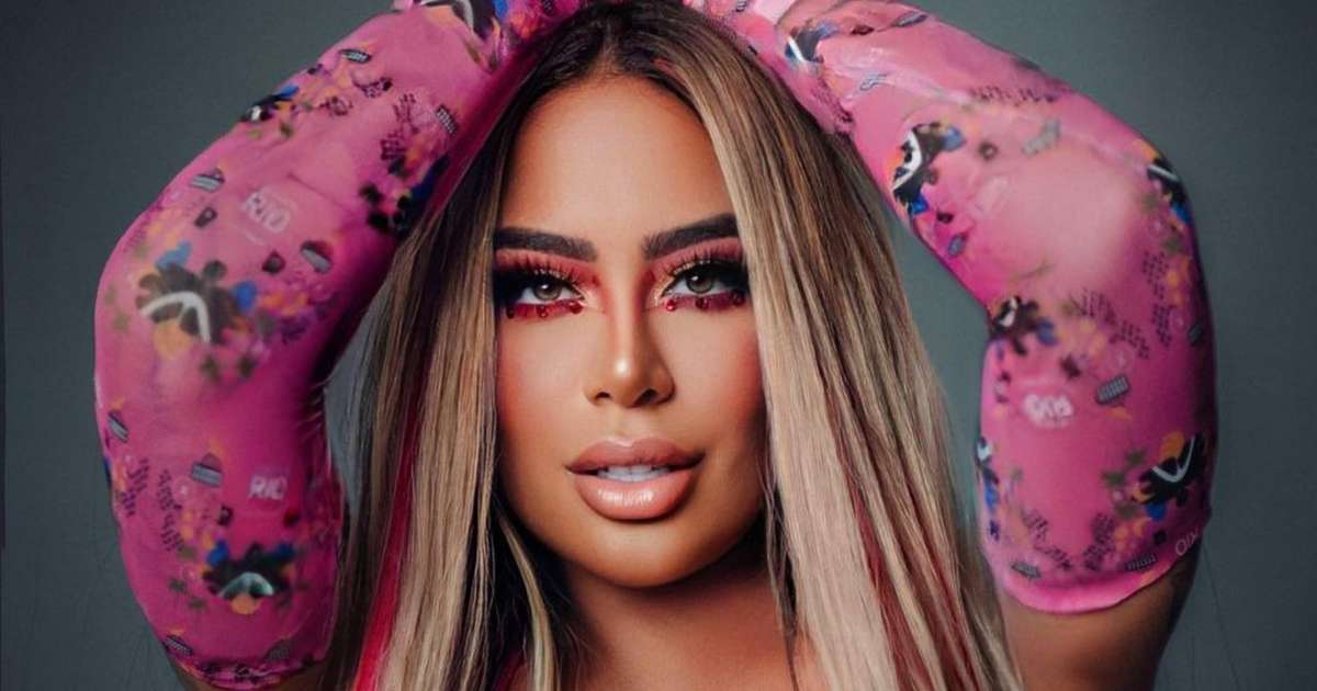 Rafaella Santos aposta em vestido mínimo e corpo tatuado rouba a cena