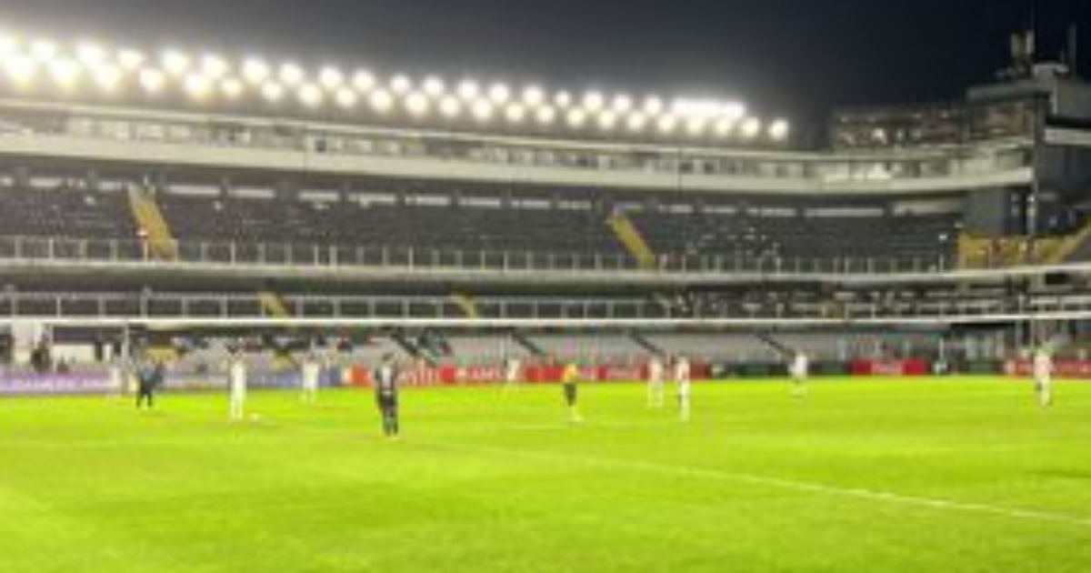 Em negociação com o Chelsea, Ângelo assiste jogo do Santos em camarote ...