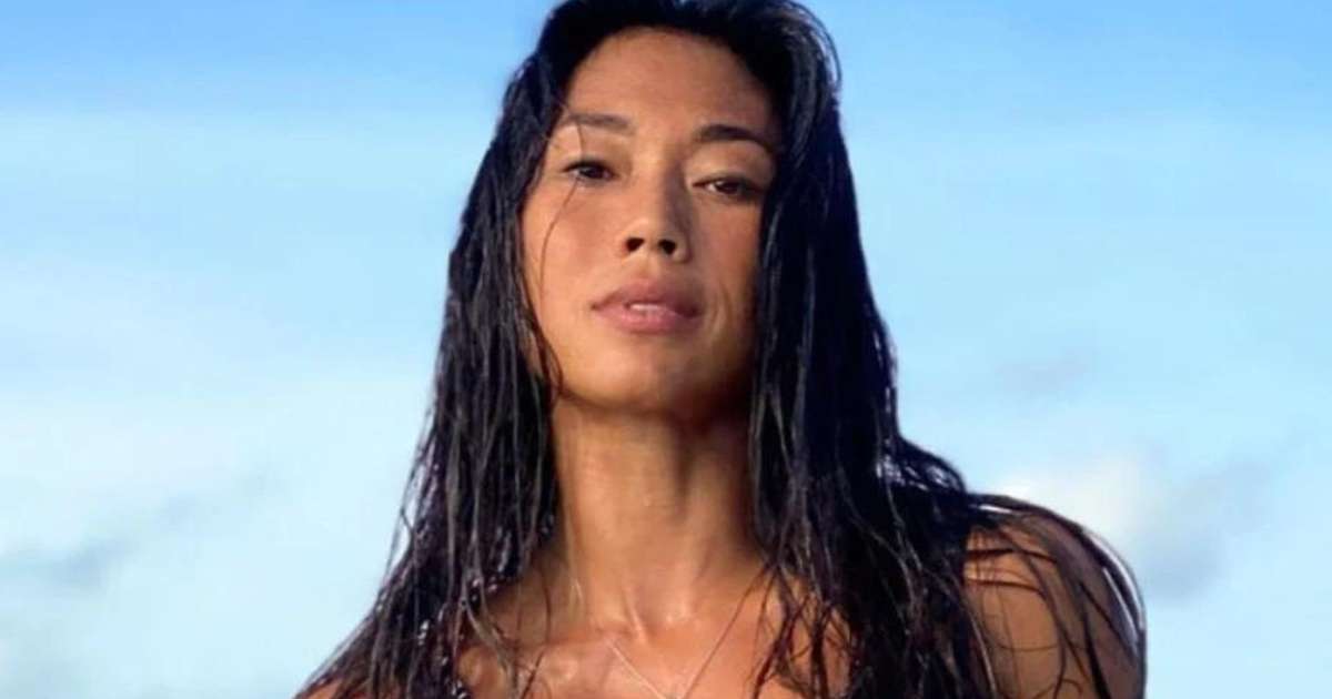 Aos 45 anos, Danni Suzuki surpreende de biquíni PP: 'Musa!'