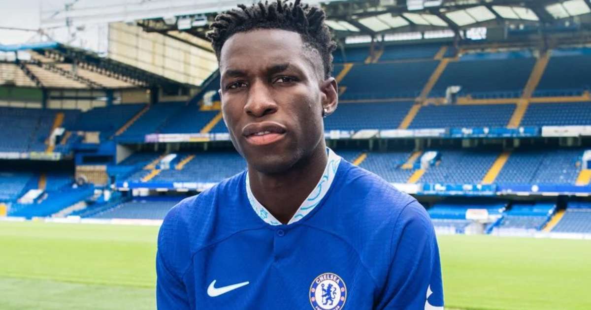 Chelsea anuncia reforço para o ataque