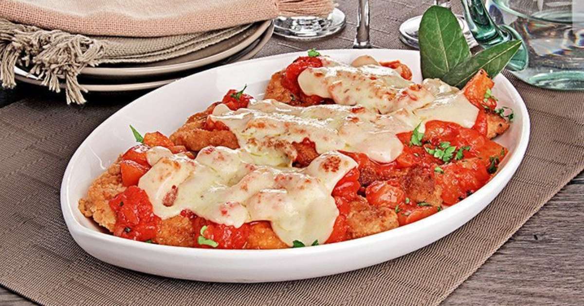 Parmegiana de frango com molho rústico em apenas 1h
