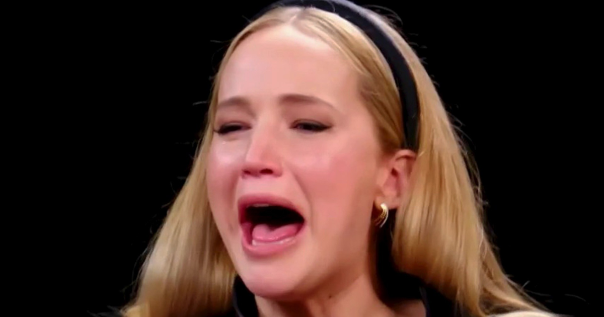 Com choro de desespero, Jennifer Lawrence vira meme mais uma vez: "What ...