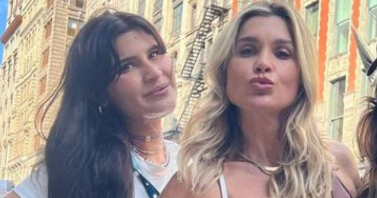 Sem sutiã, filha de Flávia Alessandra arranca suspiros: 'Linda'