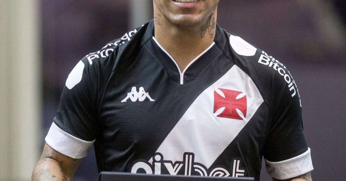 Gary Medel chega ao Rio para assinar com o Vasco