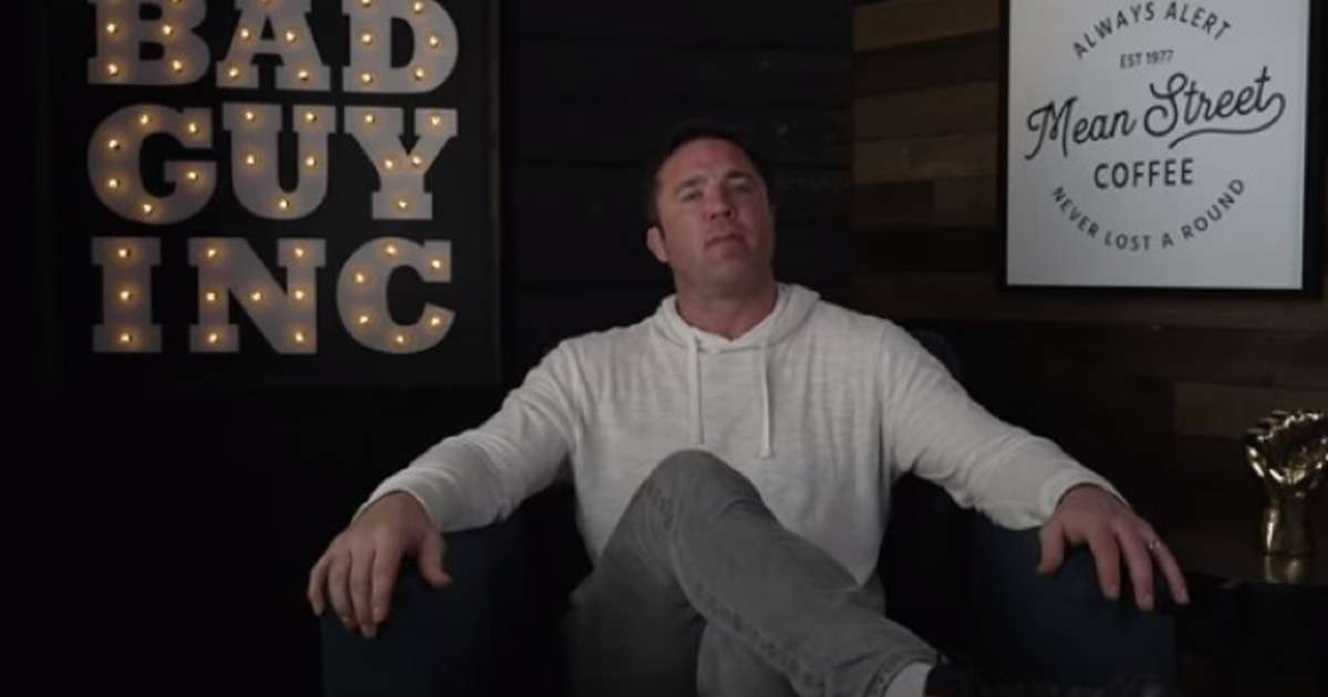 Ex-UFC, Chael Sonnen se livra de punição por confusão em hotel de Las Vegas