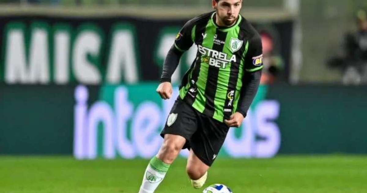 Atuação de Benítez gera elogios na web e comparações à Messi