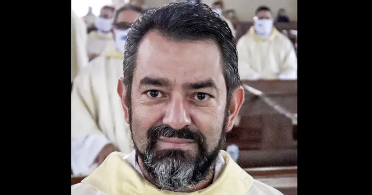 Padre se afasta do cargo por 30 dias após fiel invadir igreja e se ...