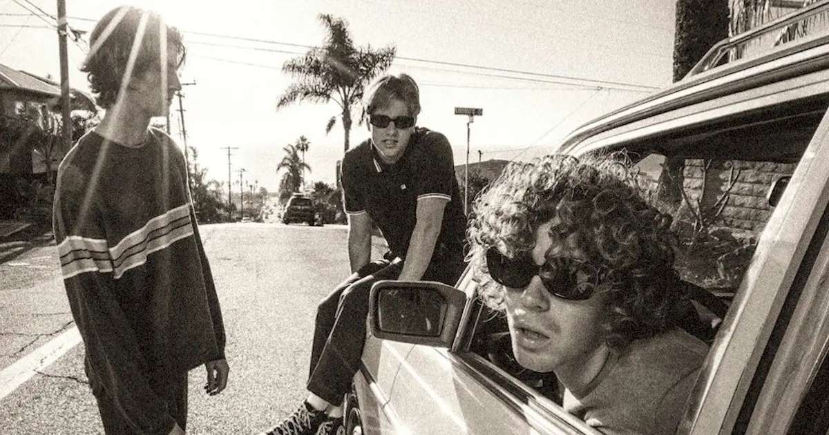 Indicada por Elton John, banda Almost Monday lança o single 'Life Goes By'