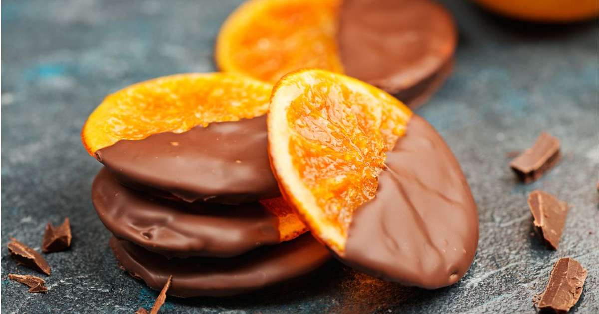Veja como fazer docinho de laranja caramelizada com chocolate