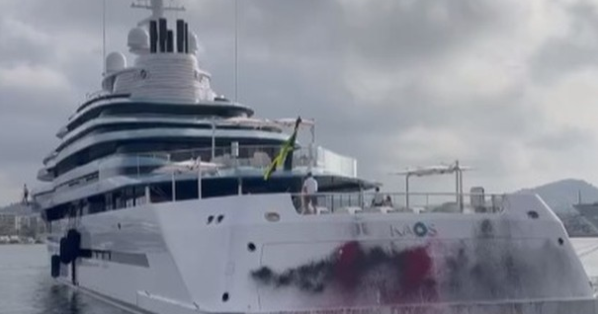 Ativistas depredam iate de quase R$ 1,5 bilhão de herdeira da Walmart