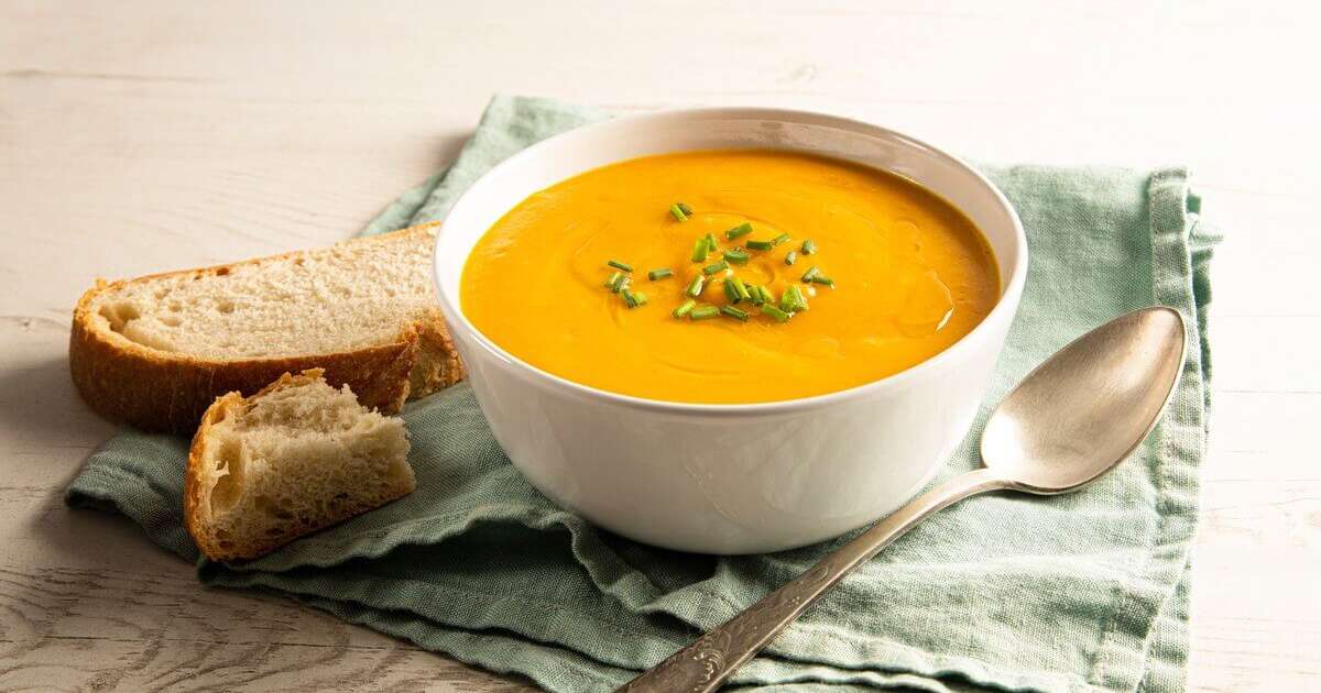 4 receitas de sopas cremosas para espantar o frio