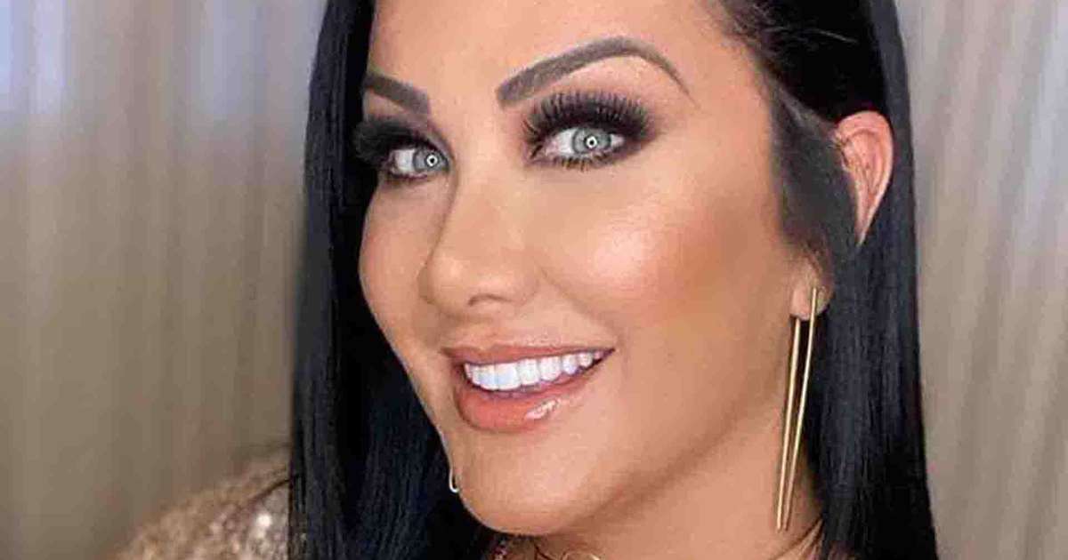 Loira e decotada, Helen Ganzarolli choca ao se transformar em Barbie ...
