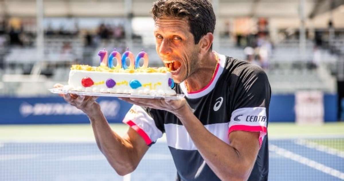 Melo celebra marca da milésima partida e recebe homenagem da ATP
