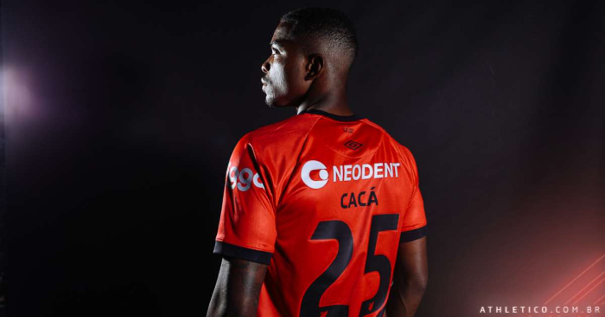 Novo zagueiro do Athletico, Cacá aparece no BID e pode estrear; confira