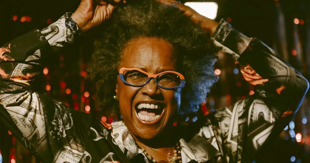 Sandra Sá lança 'Fogo' com Celso Fonseca e Ronaldo Bastos