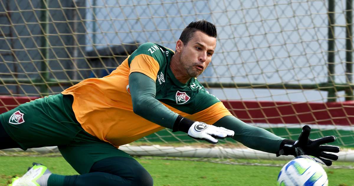 Fluminense inicia conversas com o goleiro Fábio para renovação
