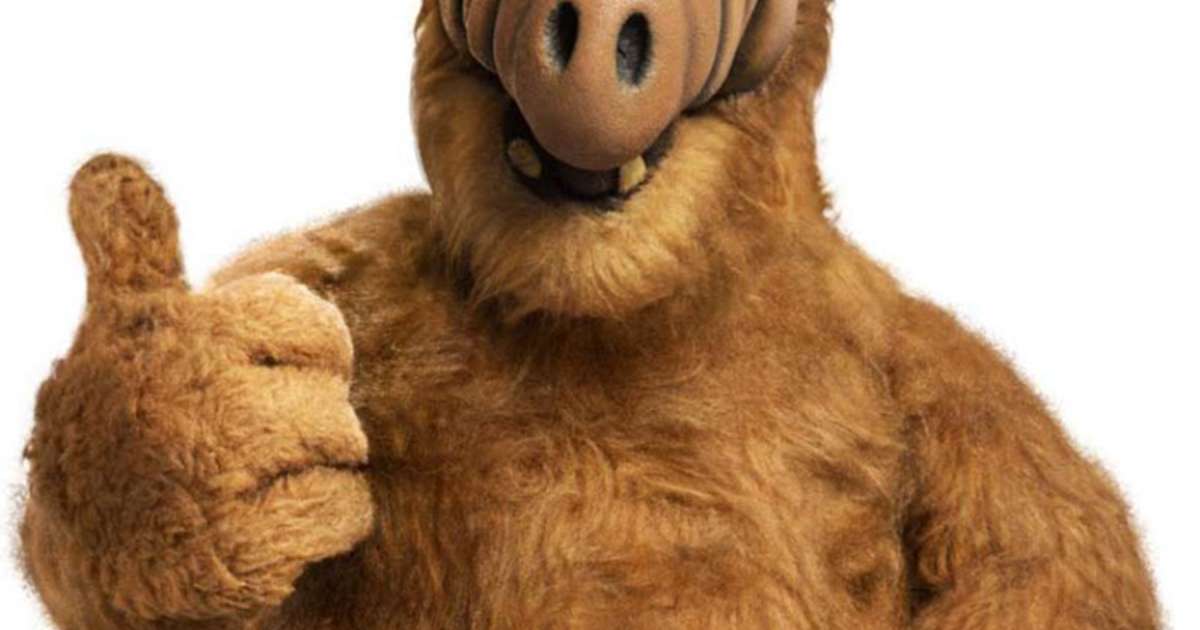 Ryan Reynolds resgata "ALF, o ETeimoso" em comerciais inéditos