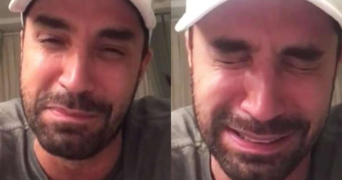 Falido? Latino fica desesperado por poder ter mansão leiloada