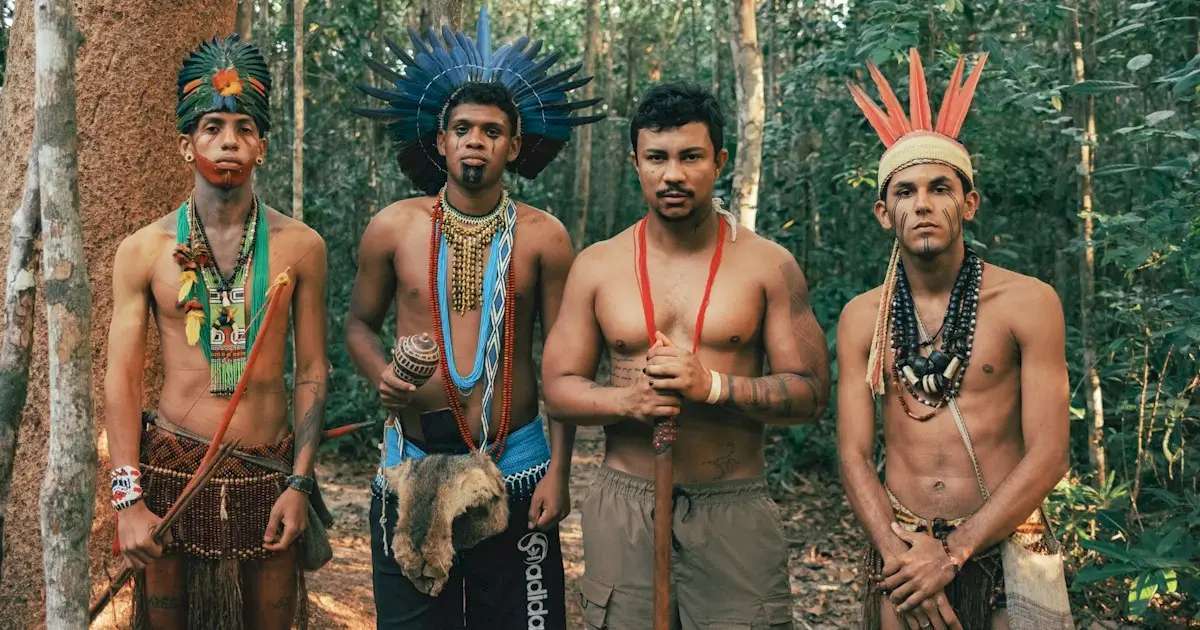 Xamã visita comunidade indígena Pataxó e participa de casamento de amigos