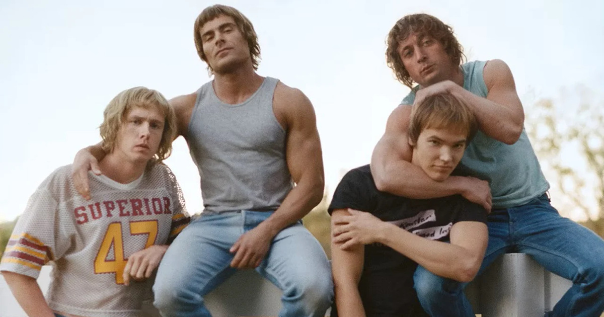 Zac Efron e a estrela de The Bear flexionam seus músculos como ...