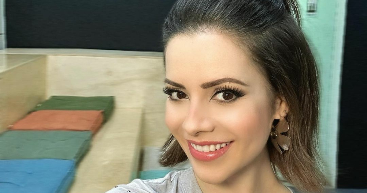 Sandy em dose tripla: de brilho a ALL BLACK