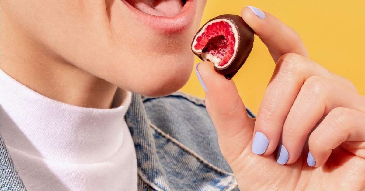 Vale o Feed? Testamos a Franuí, framboesa banhada em chocolates que ...