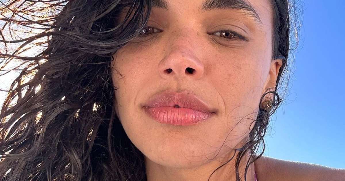 De biquíni, Giovana Cordeiro rouba a cena em praia do Rio de Janeiro