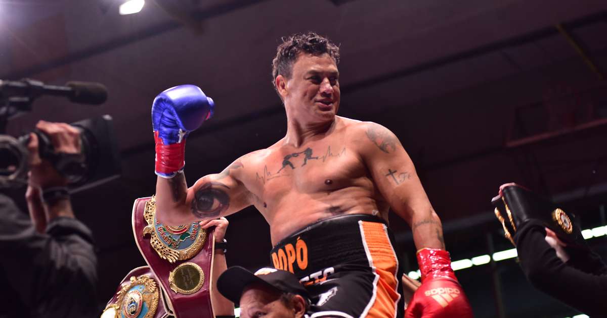 'Valendo o cinturão', diz Popó ao desafiar MC Livinho para luta de boxe