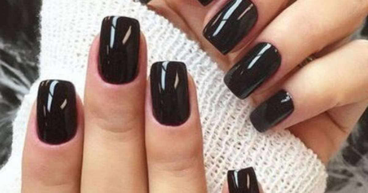 Esmalte preto: 4 opções de nail arts para apostar na cor