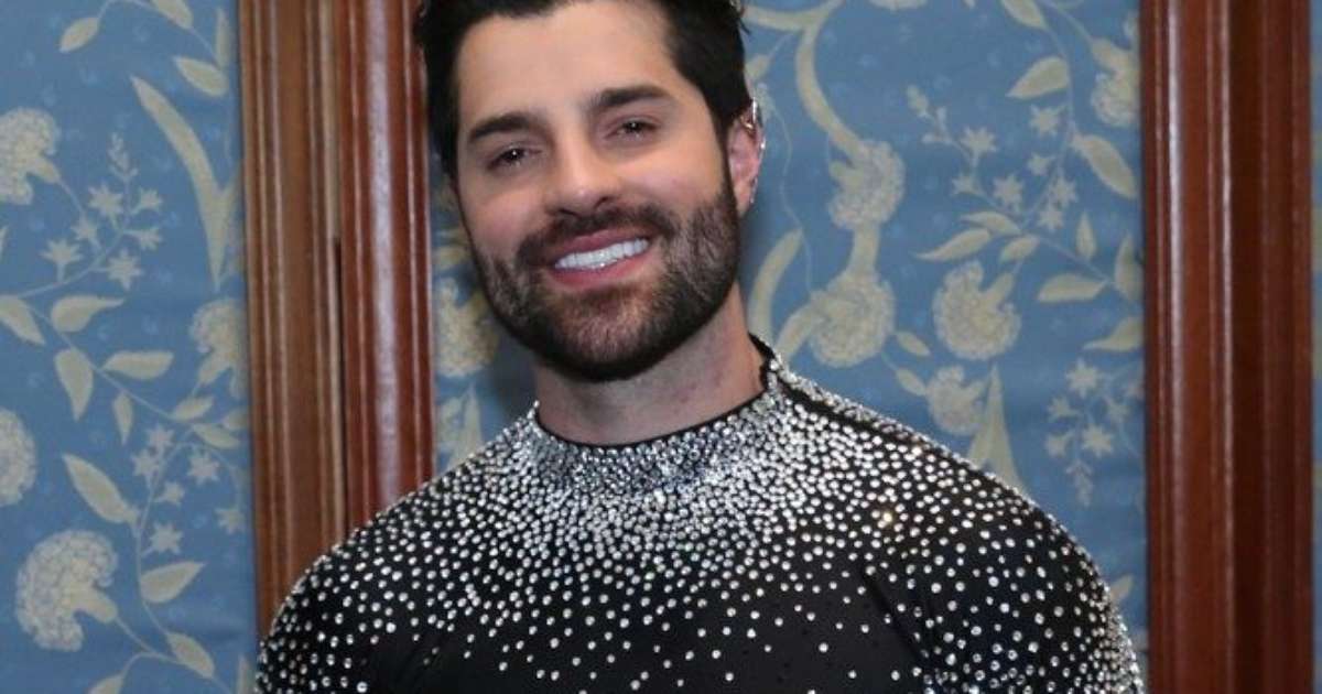 Alok usa look de metal líquido e botas no Copacabana: R$ 21 mil