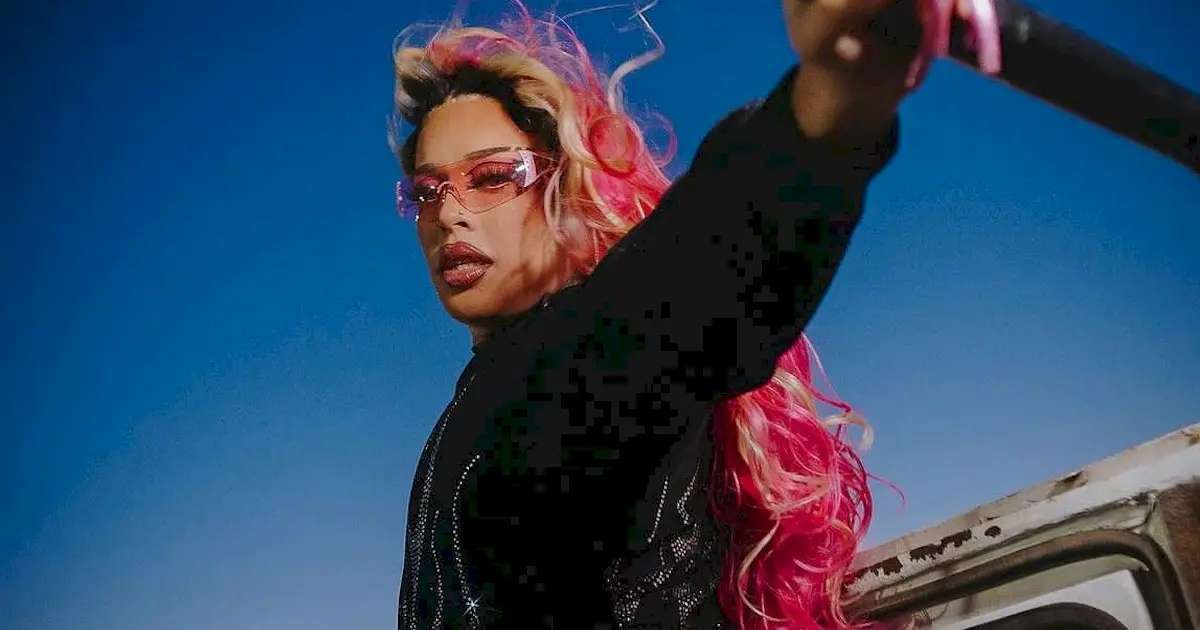 Gloria Groove lança vídeos inéditos de 'Lady Leste Ao Vivo'