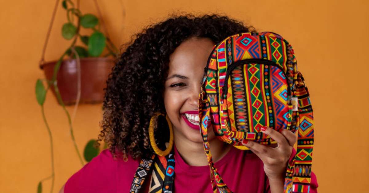 Jovem empreendedora faz sucesso com peças que referenciam a cultura ...