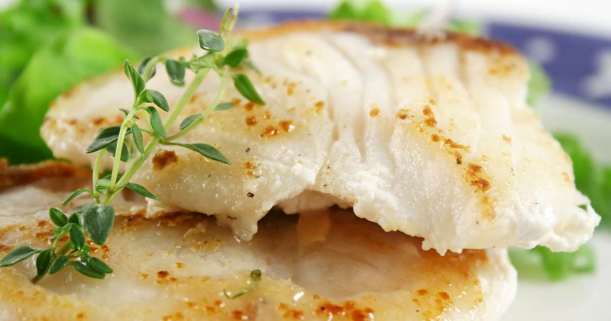 Saint peter assado com cebolas: veja como fazer a receita em casa
