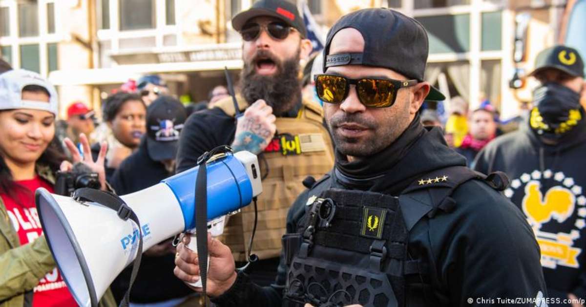 Líder dos Proud Boys pega 22 anos de prisão por ataque ao Capitólio