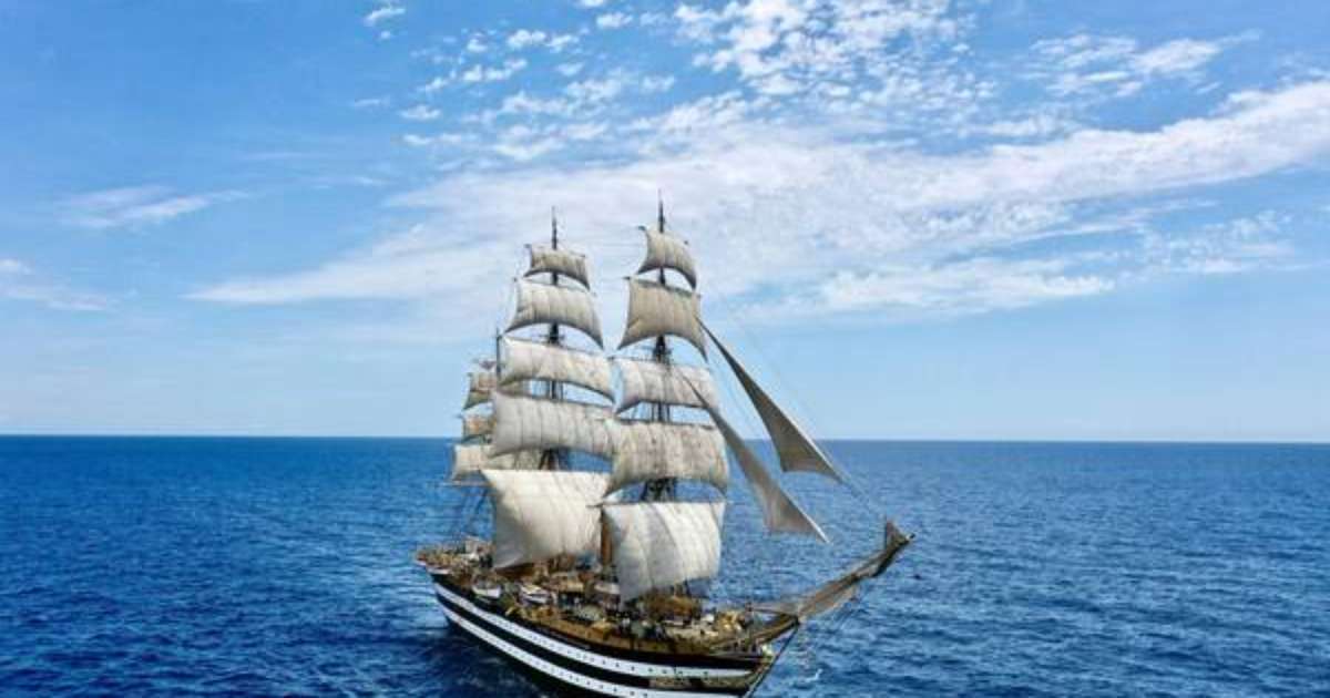 Veleiro italiano Amerigo Vespucci chega pela 1ª vez em Cartagena