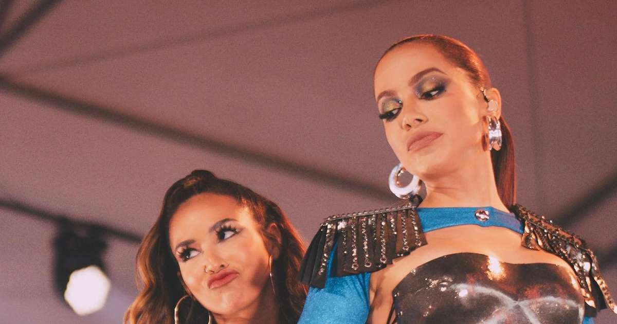 Dançarina de Anitta relembra 'pegação' com a cantora: "É pós-graduada"