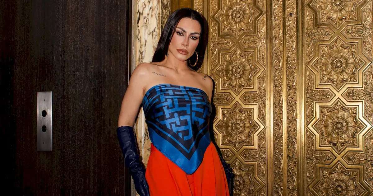 Cleo divulga capa de seu álbum de estreia 'Darkpop'