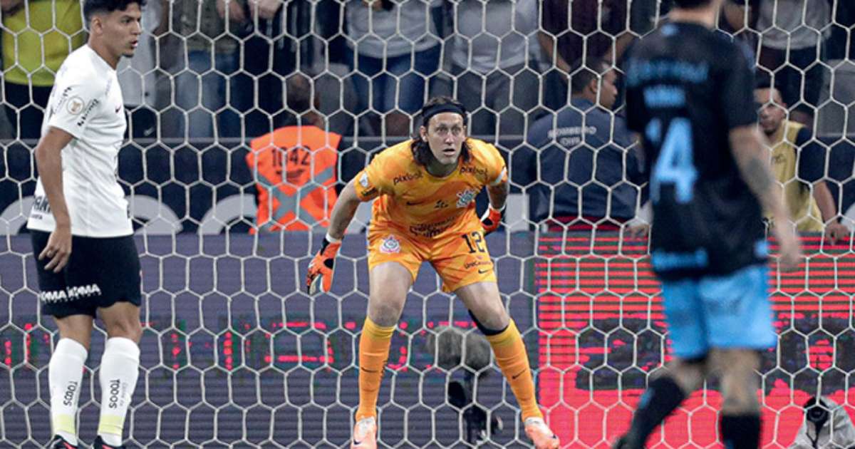 Cássio pede para Corinthians 'parar de pensar na Sul-Americana'