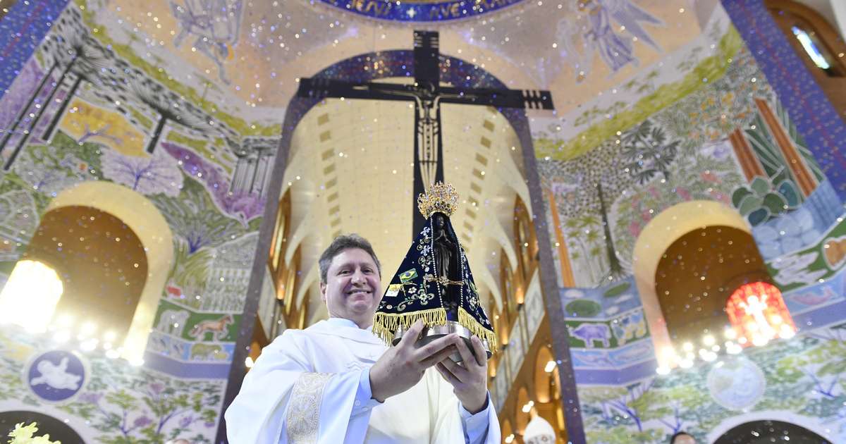 Padre recebe salário? Entenda como funciona essa vocação que vira profissão