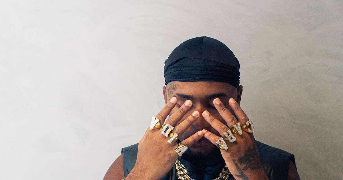 Ônibus do rapper Orochi é atingido por tiros a caminho de show