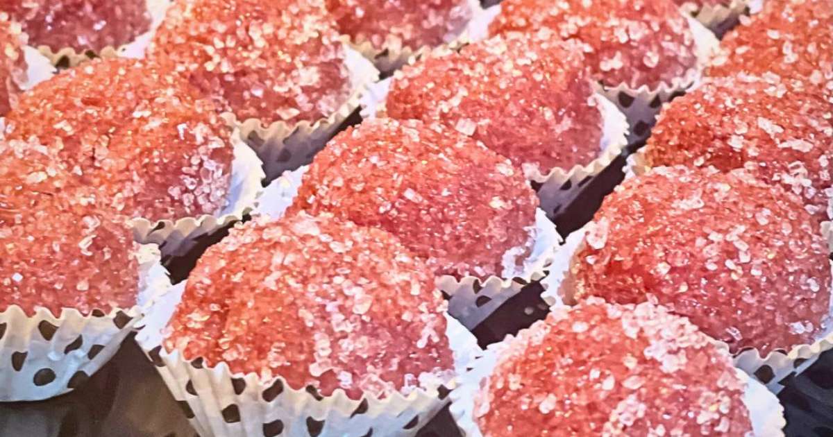 Bicho de pé com rosa intenso e natural, sem gelatina, veja