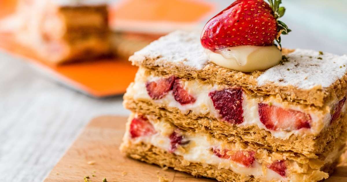 Saiba como fazer o espetacular mil folhas de morango com doce de leite