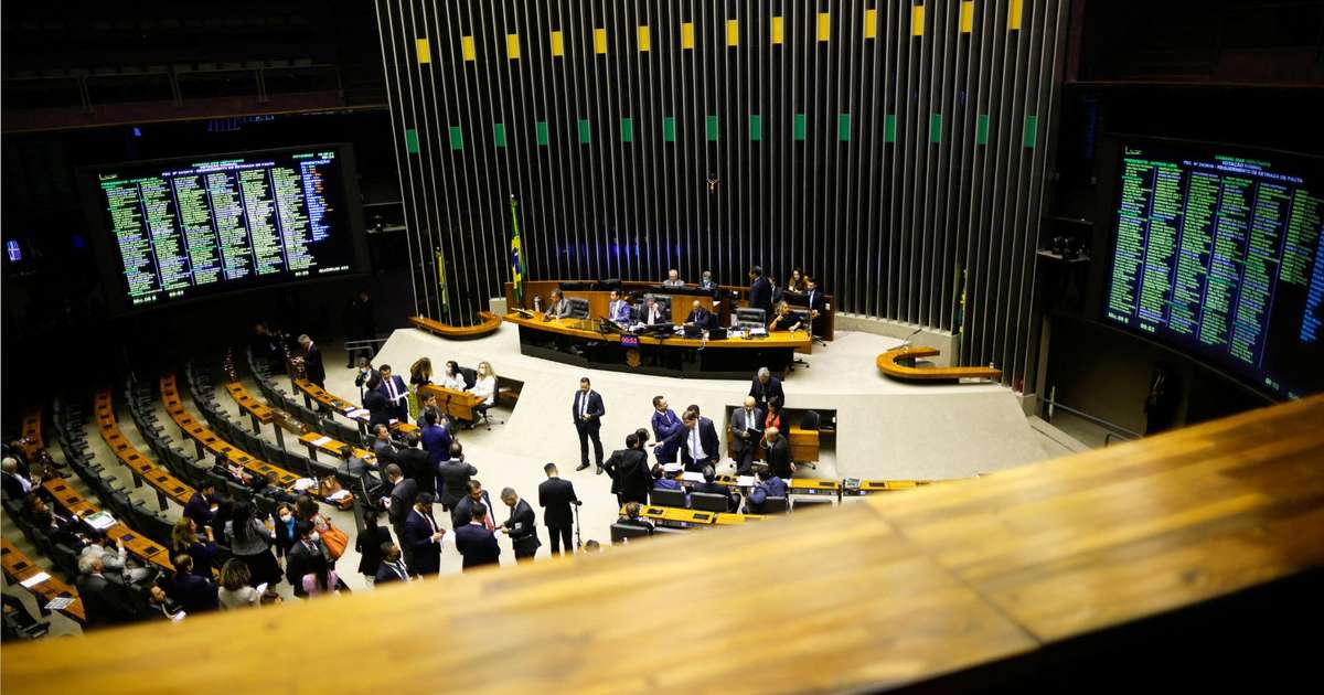 Comissão Da Câmara Aprova Proposta Que Contraria Stf E Proíbe Casamento
