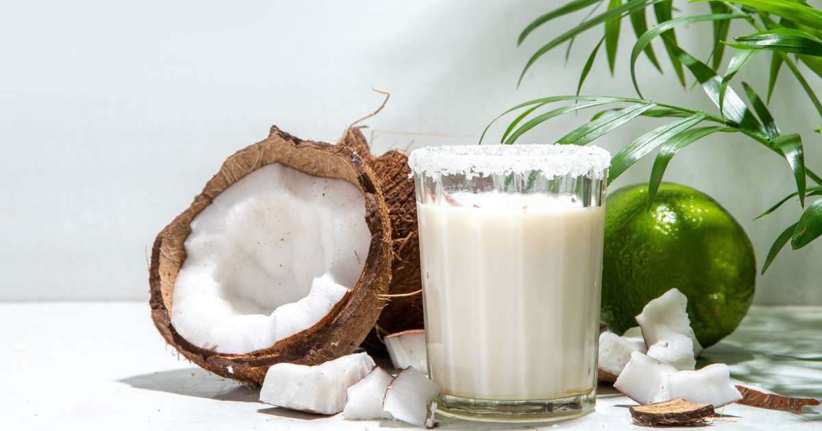 Como fazer licor de coco? Aprenda a receita e faça em casa