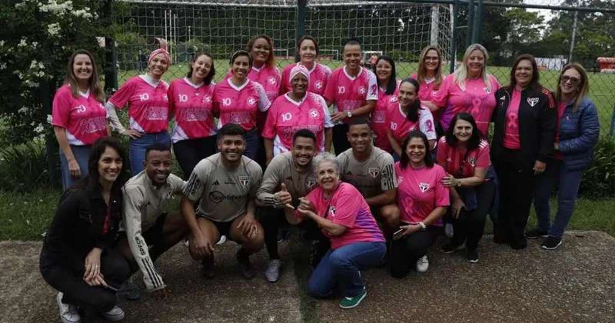 Em ação do Outubro Rosa, São Paulo recebe visita de mulheres que já ...