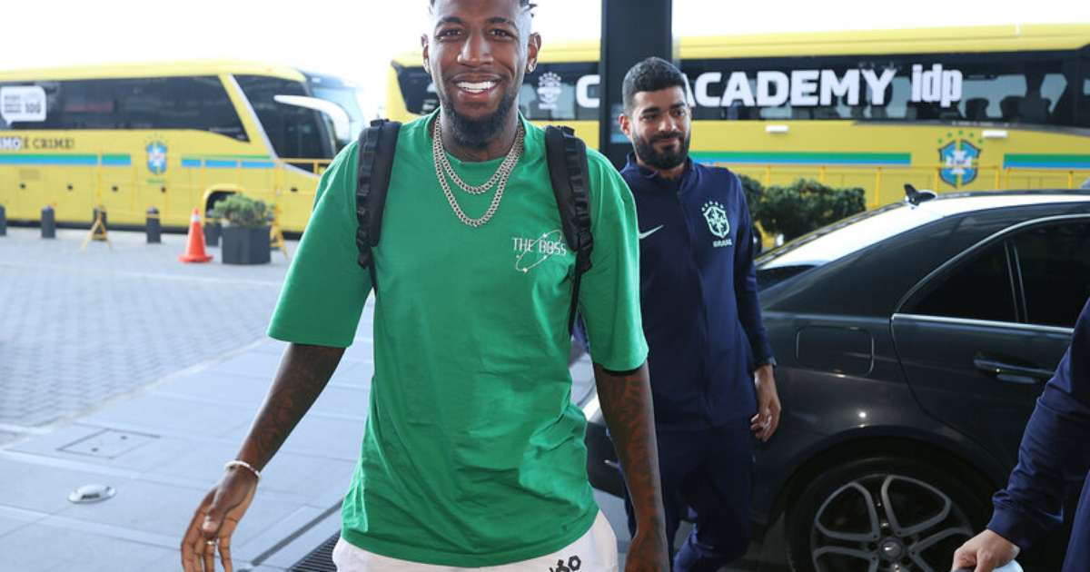 Emerson Royal se apresenta à Seleção Brasileira em Montevidéu