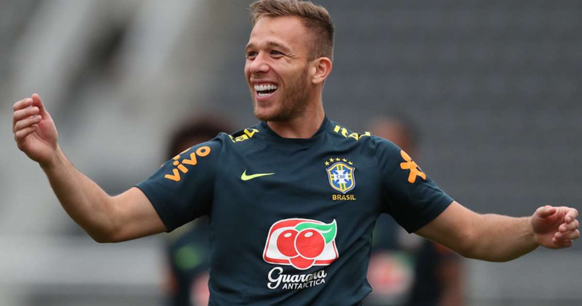 Arthur revela proposta do Fluminense, mas destaca: 'Ambições na Europa'