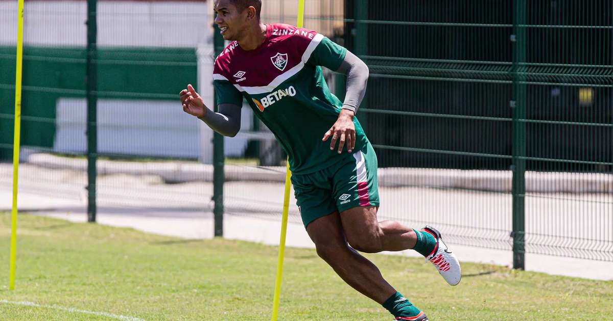 David Braz volta aos treinos e reforça defesa do Fluminense em ...